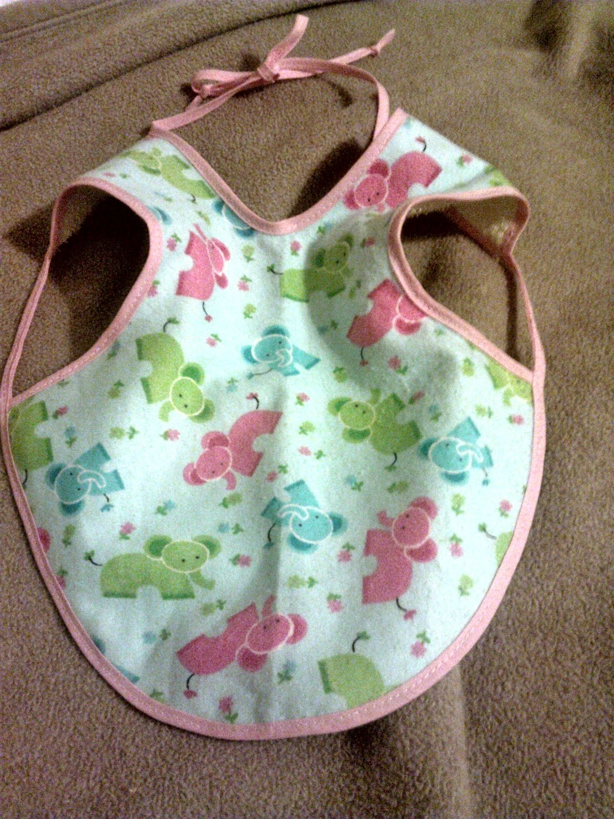 Baby Quilt Bib – Step by Step Tutorial – Yarn and Fabric