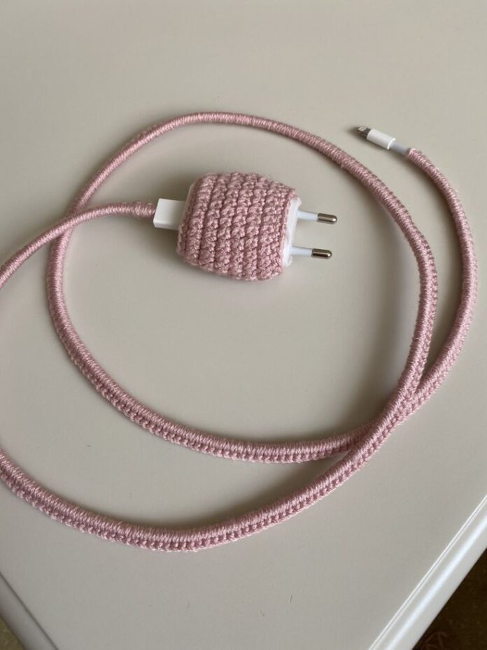 Crochet protector for charger cable-Step by Step Tutorial – Yarn and Fabric