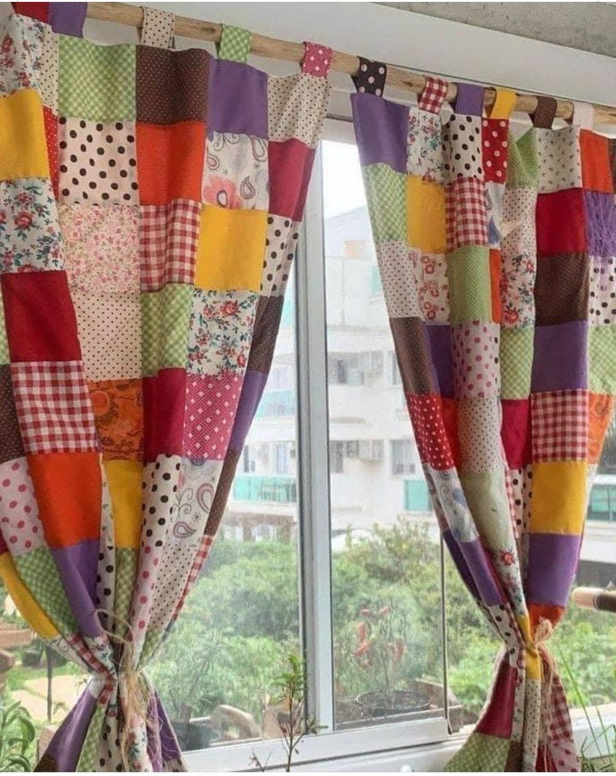 Curtain Made of Scraps – Step by Step Tutorial – Yarn and Fabric
