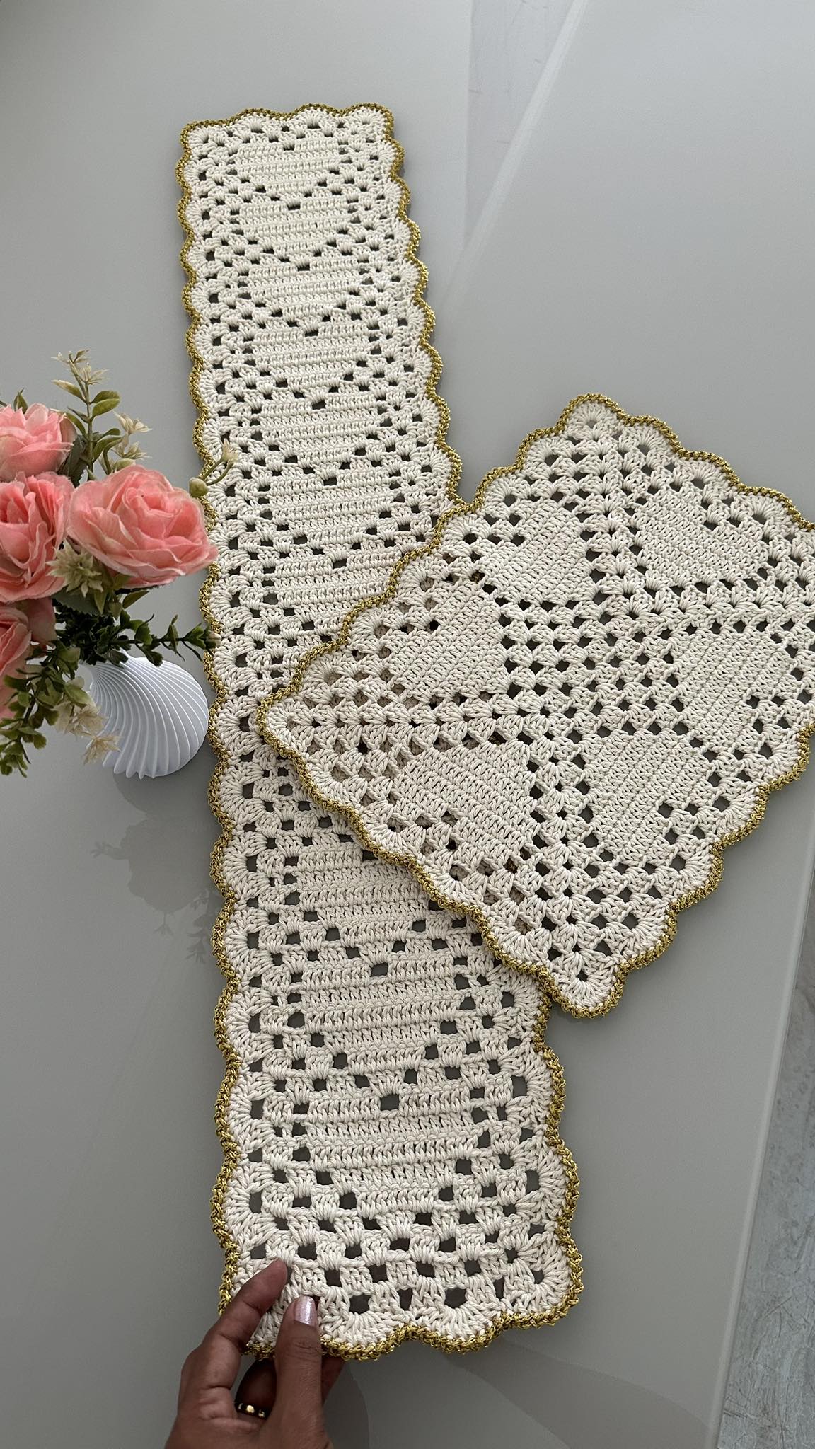 Crochet table runner- Step by Step Tutorial – Yarn and Fabric