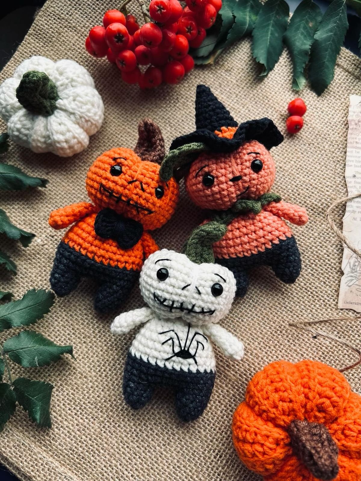 Mini pumpkin keychain in amigurumi- Step by Step Tutorial – Yarn and Fabric