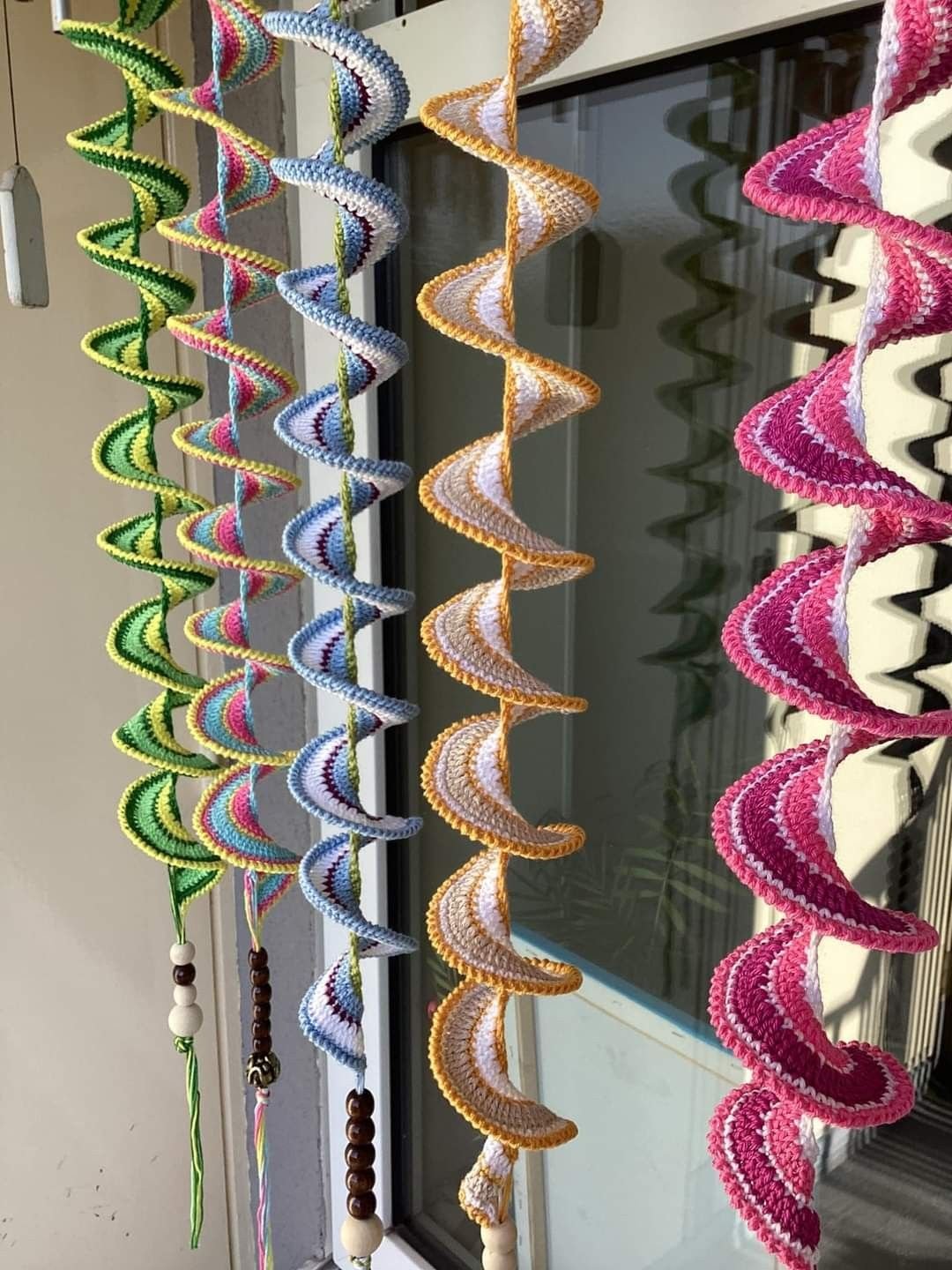 Crochet Spiral Weather Vane- Step by Step Tutorial – Yarn and Fabric