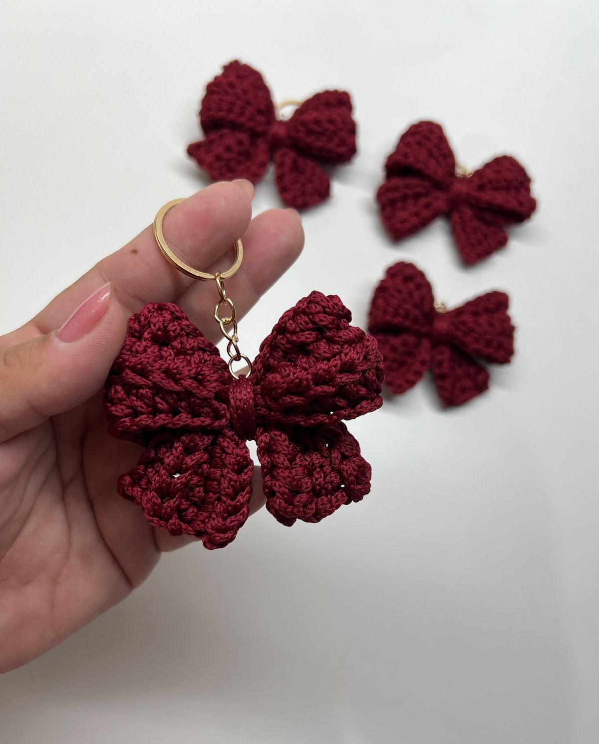 Mini crochet bow keychain – Step by Step Tutorial – Yarn and Fabric