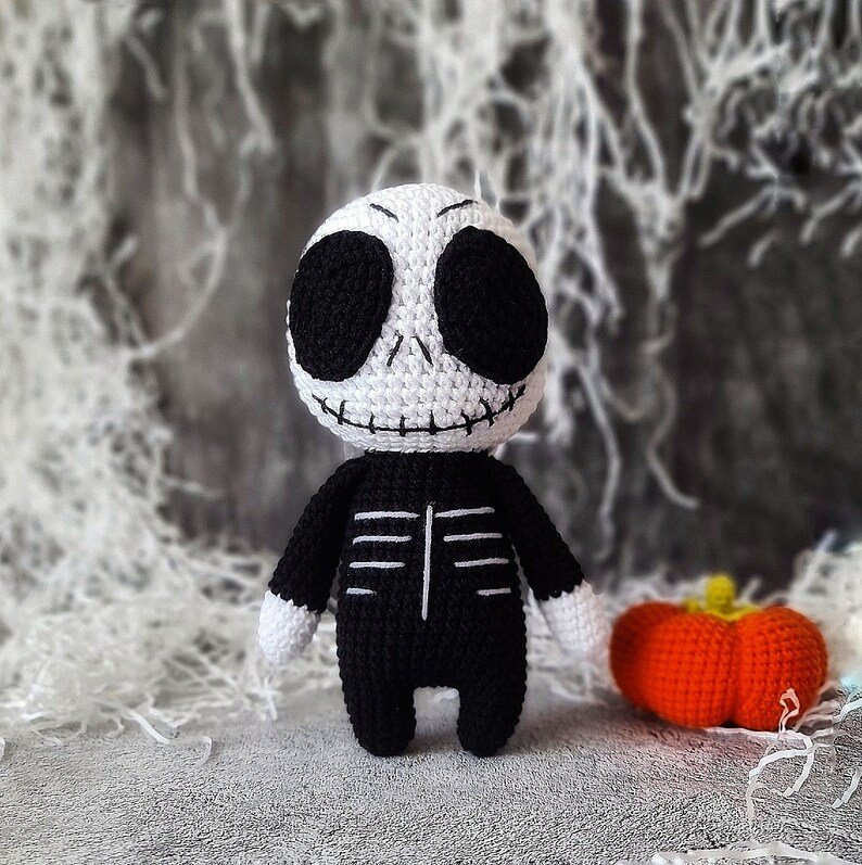 Crochet Halloween Skeleton and Pumpkin- Step by Step Tutorial – Yarn ...