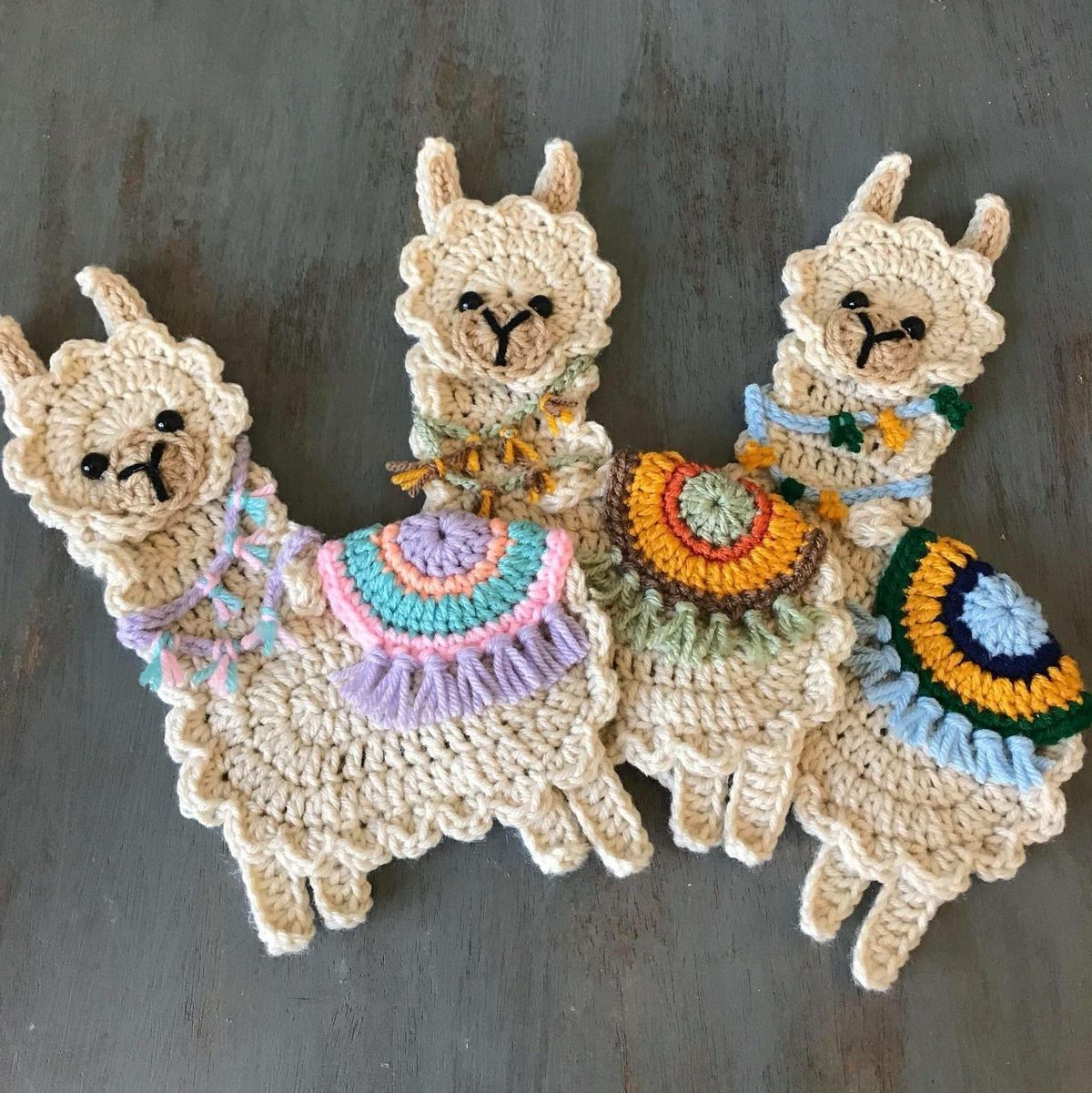 Crocheted Llama Applique – Step by Step Tutorial – Yarn and Fabric