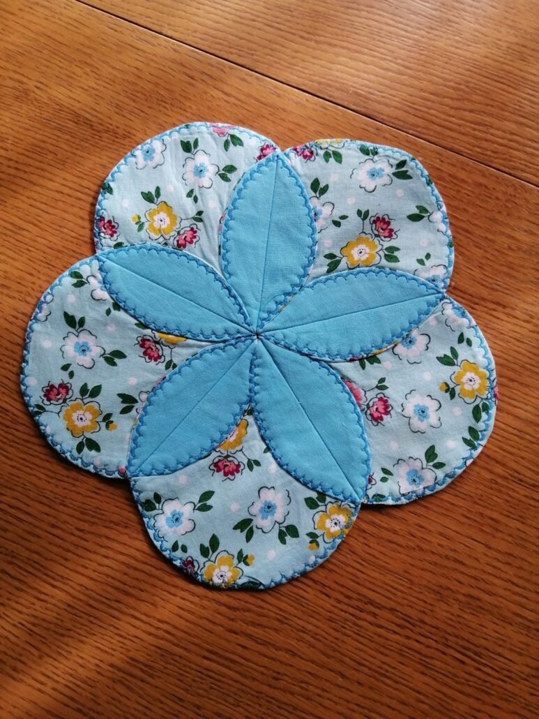 How to Make a Flower-Shaped Fabric Trivet Pattern – Yarn and Fabric